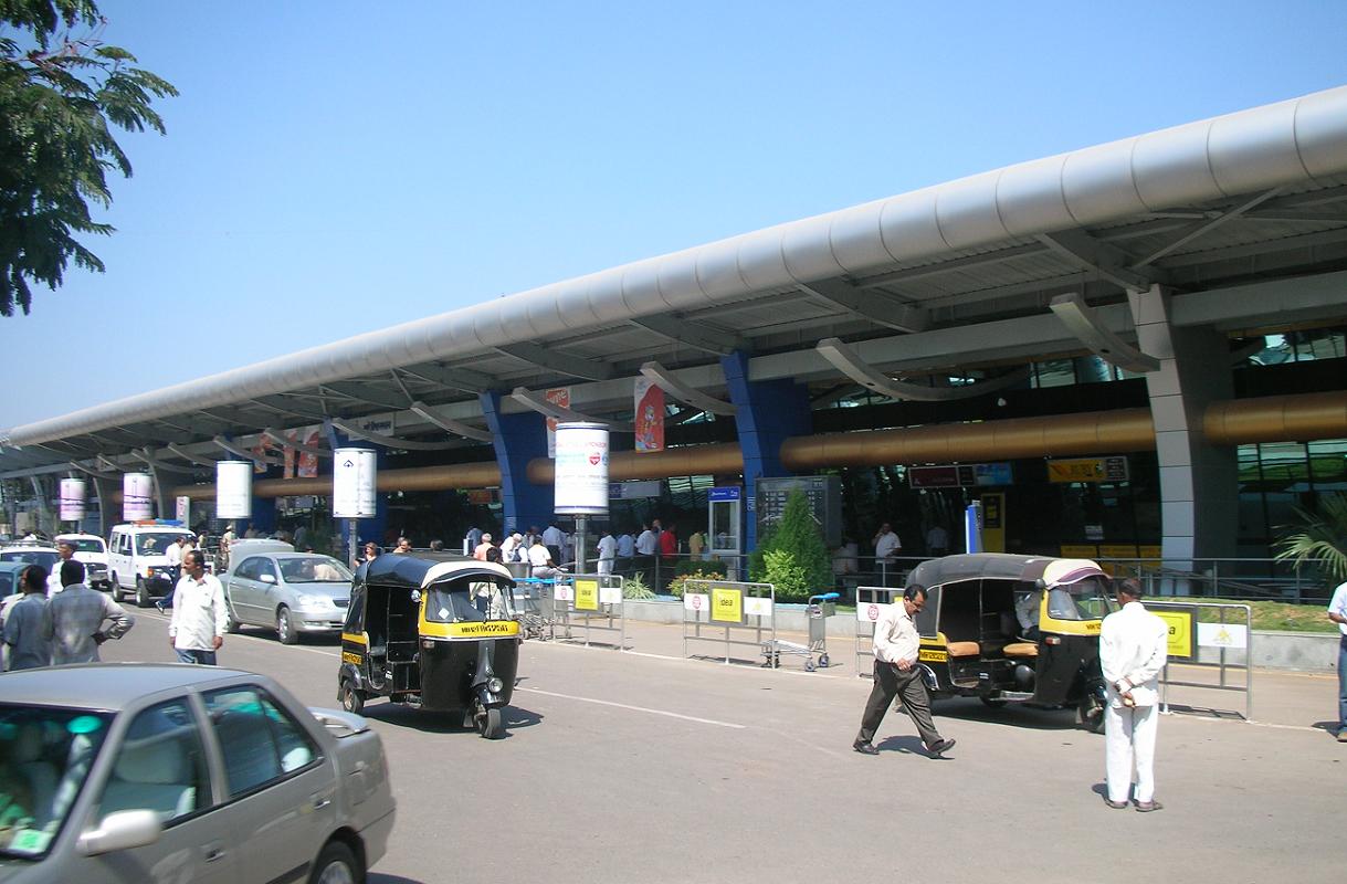 Round trip: Entrance in Pune - Pune International Airport