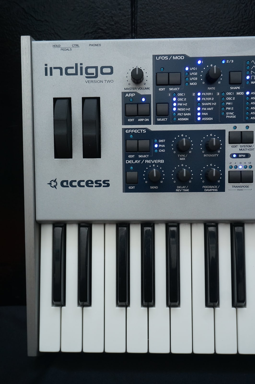 MATRIXSYNTH: Access Virus Indigo Two 2 Digital Virtual Analogue Polyphonic Synthesiser SN 10200252