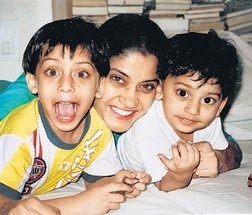 Bollywood Actor Ashutosh Rana & Wife Actress Renuka Shahane Family ...