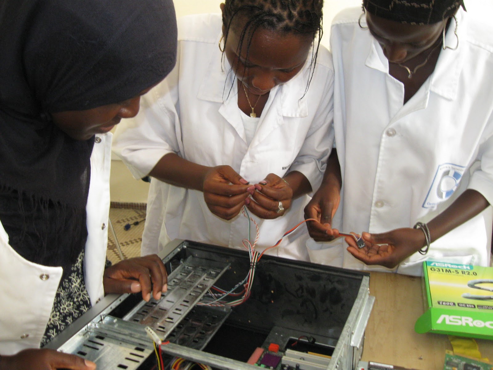 LE MAINTENANCIER: Photos