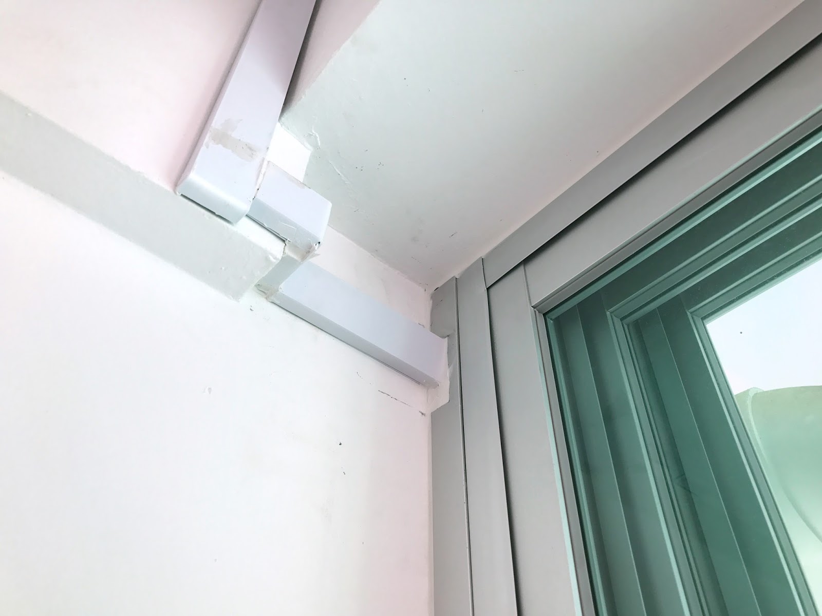 Service Yard Window with Super Window | SHEYTHL