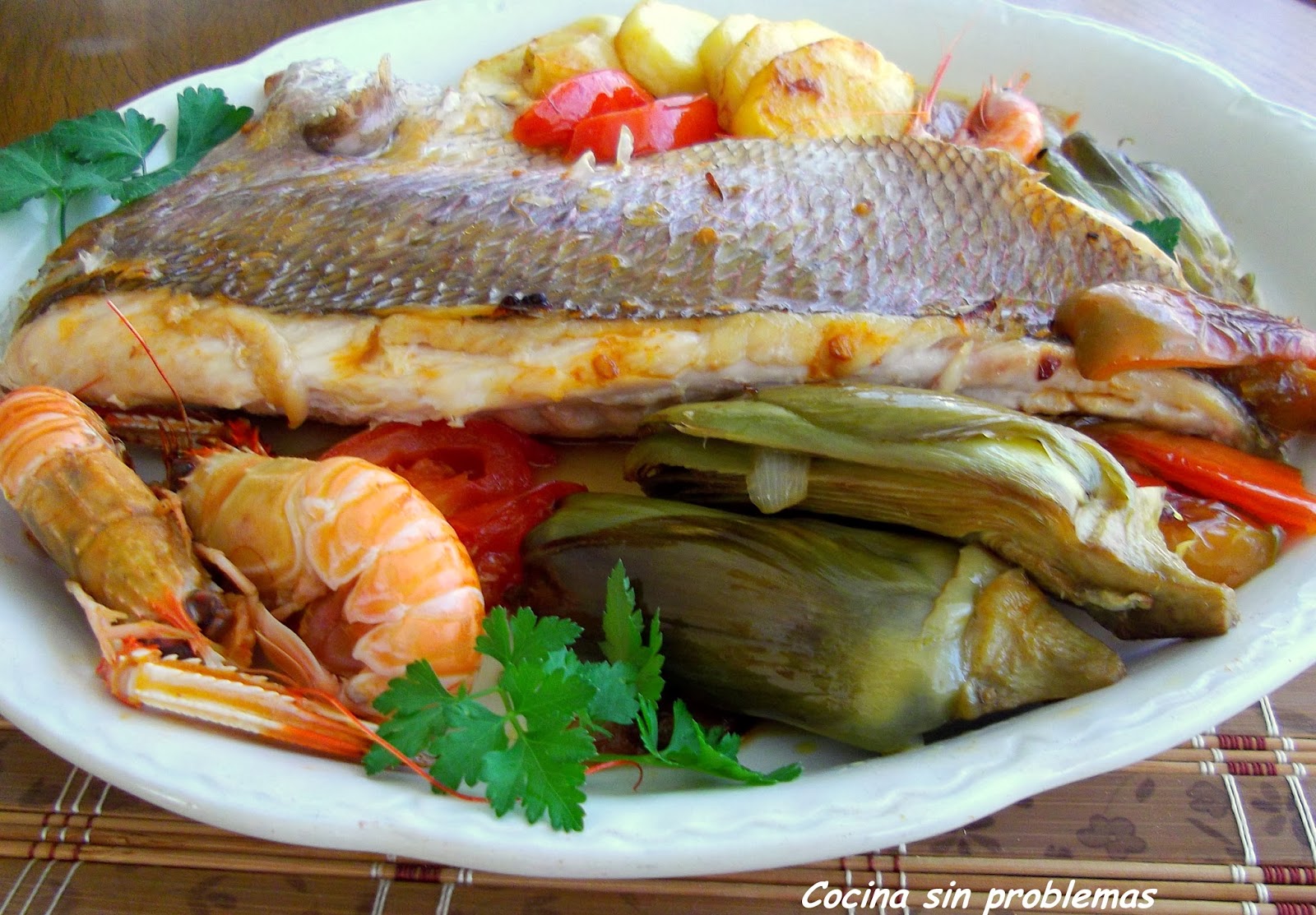 cocina sin problemas: Pargo al horno con verduras y marisco.