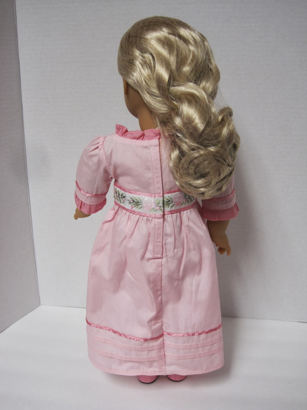 Never Grow Up: A Mom's Guide to Dolls and More: American Girl Caroline ...