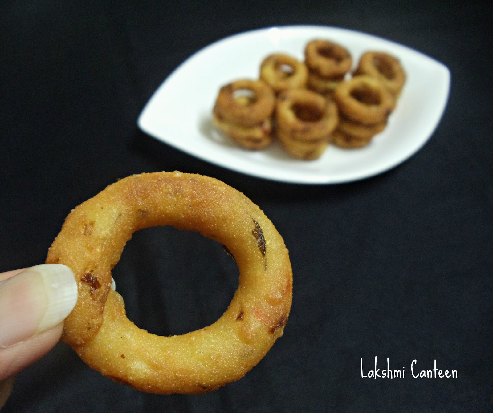 Lakshmi Canteen: Mosaru Kodubale ( Crispy Rice Flour Rings using Curd)