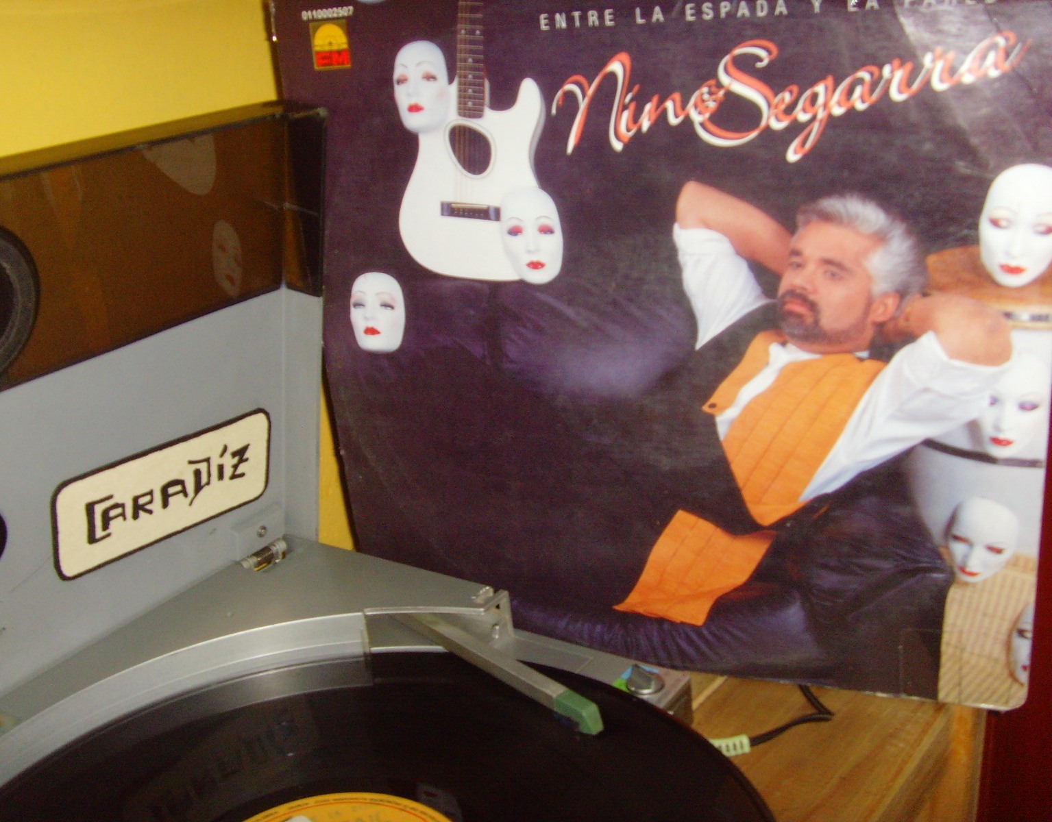 Salsa Romantica de Caradiz: NINO SEGARRA - ENTRE LA ESPADA Y LA PARED ...