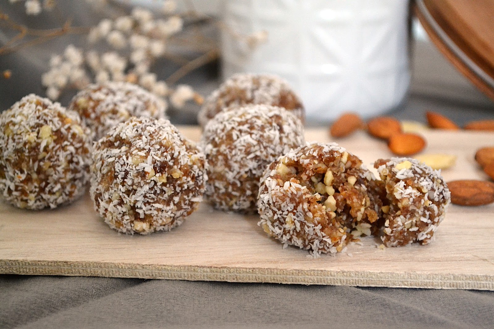 Blog L'univers de Mel: Fitballs : un snack sain avec seulement 3 ...