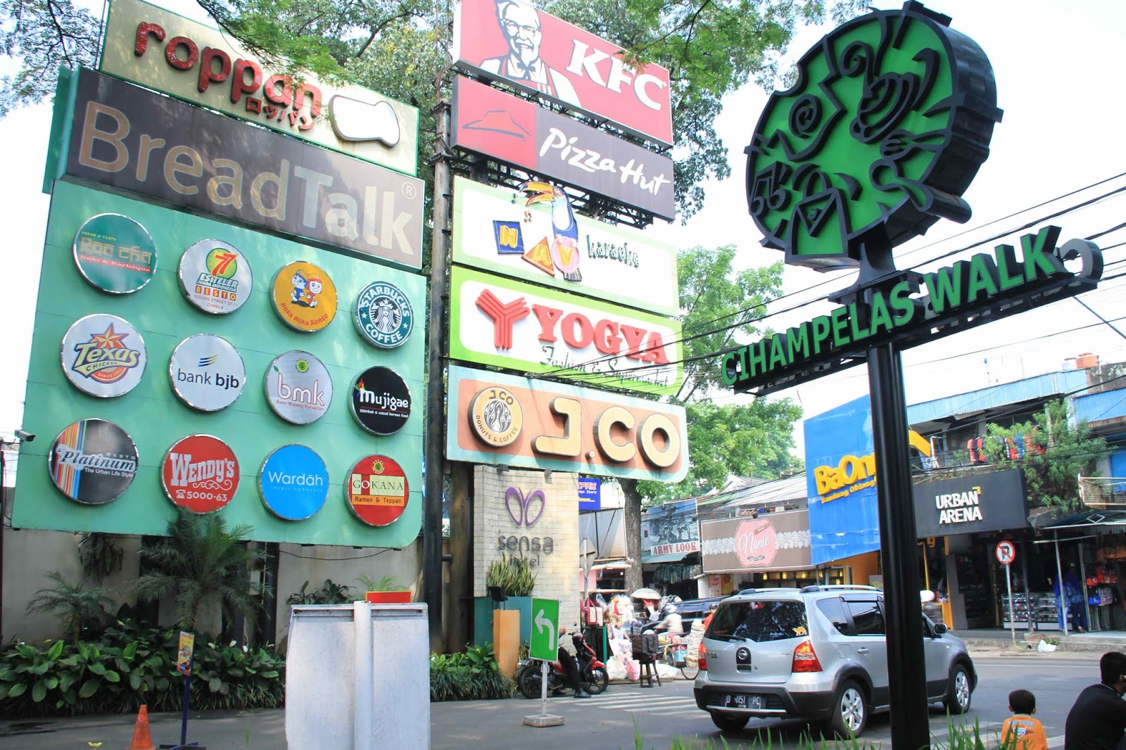 Wisata Jawa Barat - Cihampelas Walk Bandung - Ciwalk | traveljomi blog