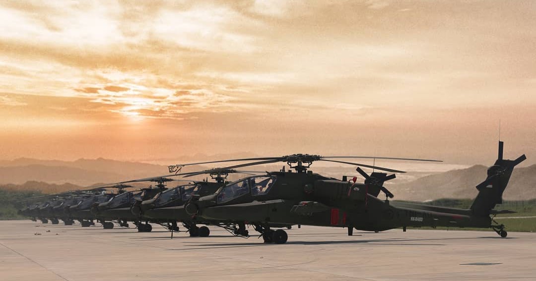 DEFENSE STUDIES: TNI AD Terima Delapan Heli Tempur Apache
