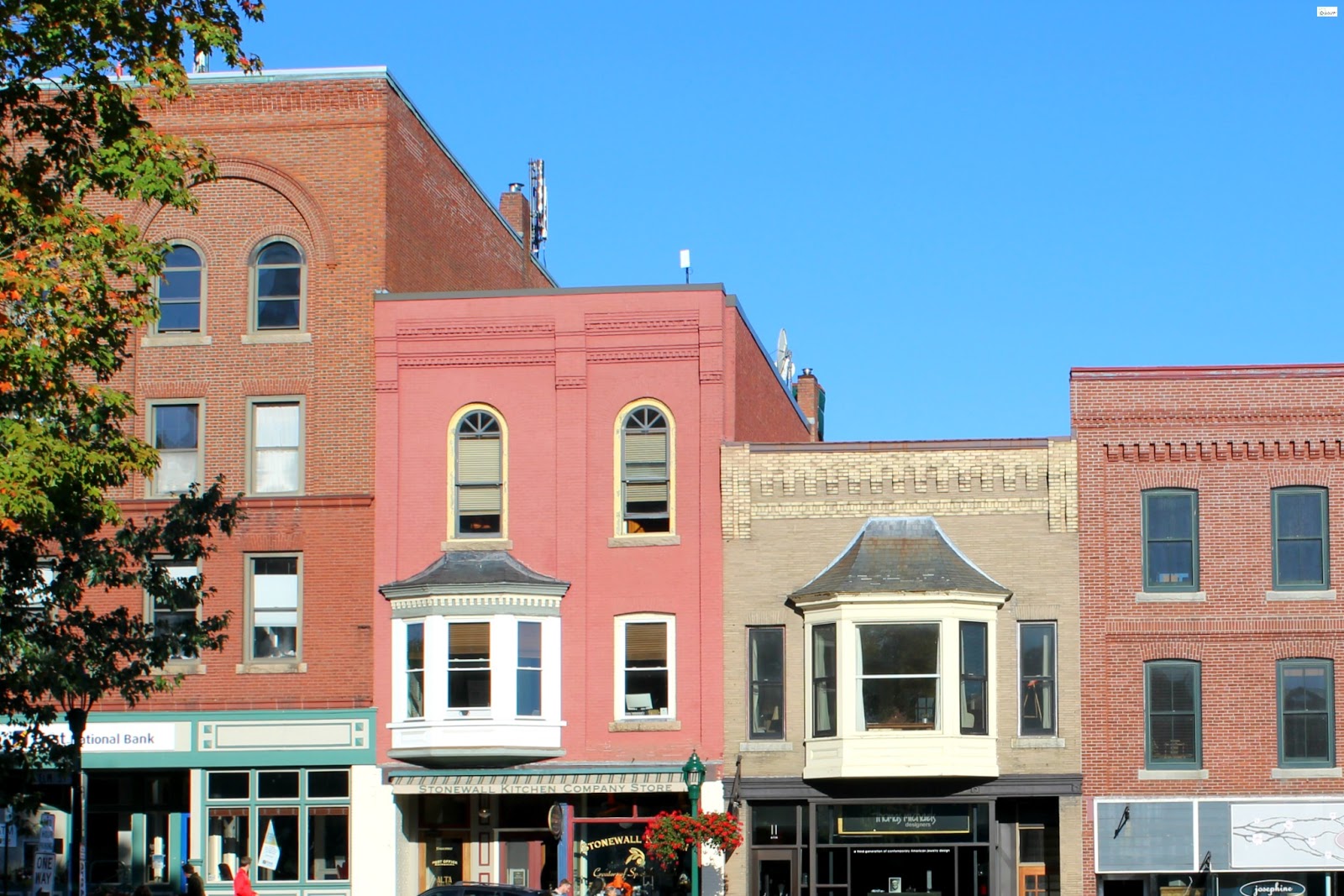 A Walk Through Downtown Camden // Camden, Maine | Caravan Sonnet