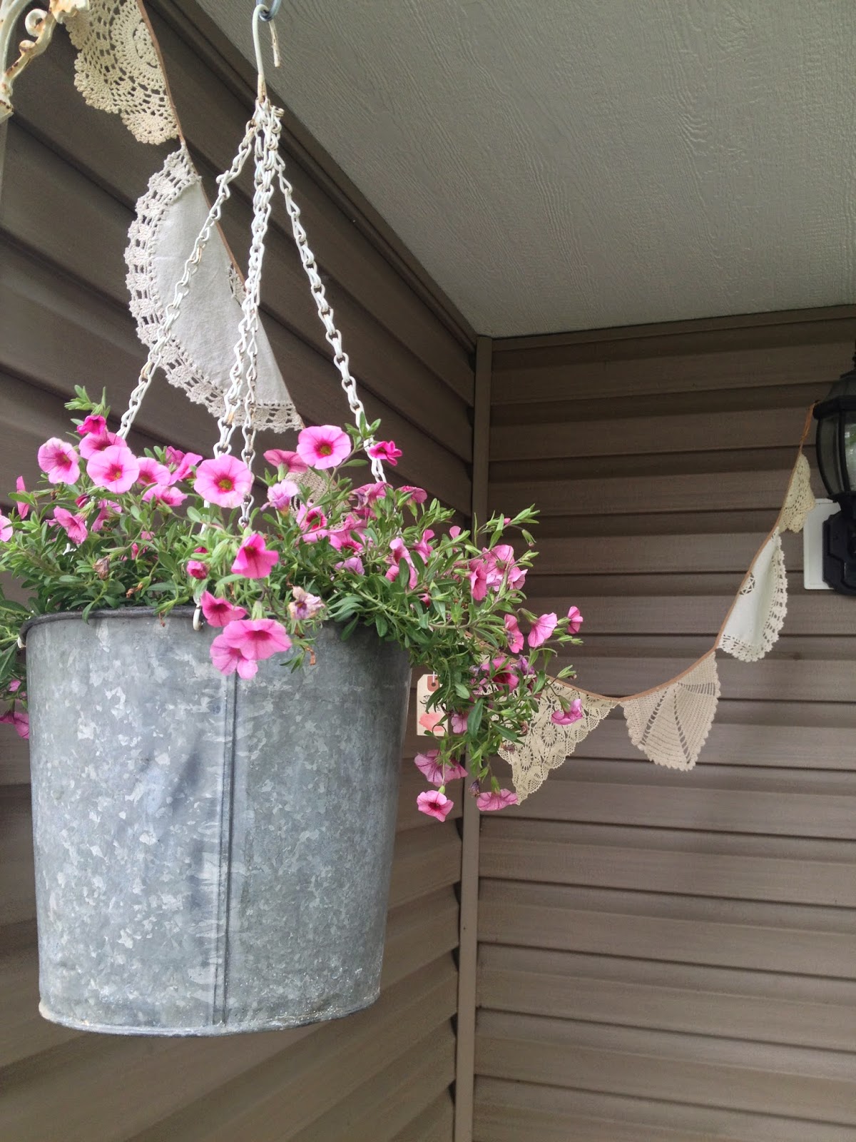 Zassy's Treasures & Design : Vintage Sap Bucket Upcycled to Hanging Basket