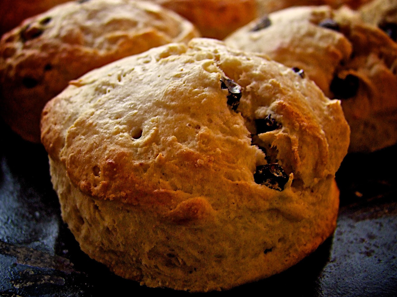 The Cakes and Bakes Den: Buttermilk Devon Scones