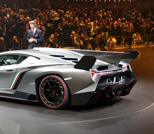 الساحرة Lambo Veneno 920 تحفة تخطف العقول