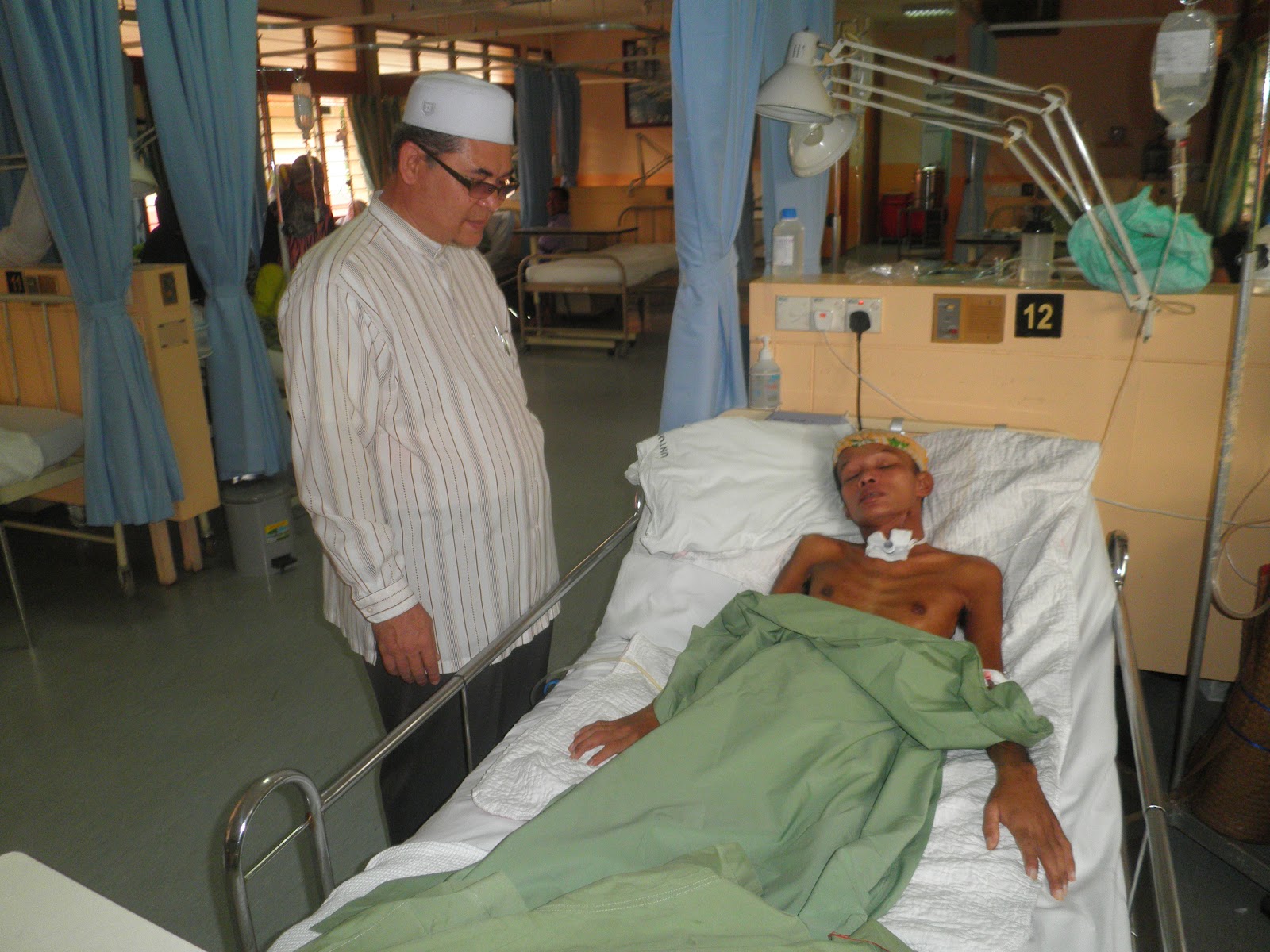 YB Cikgu Johari Adun Kupang, Baling: YB Melawat Pesakit Di Wad Hospital ...