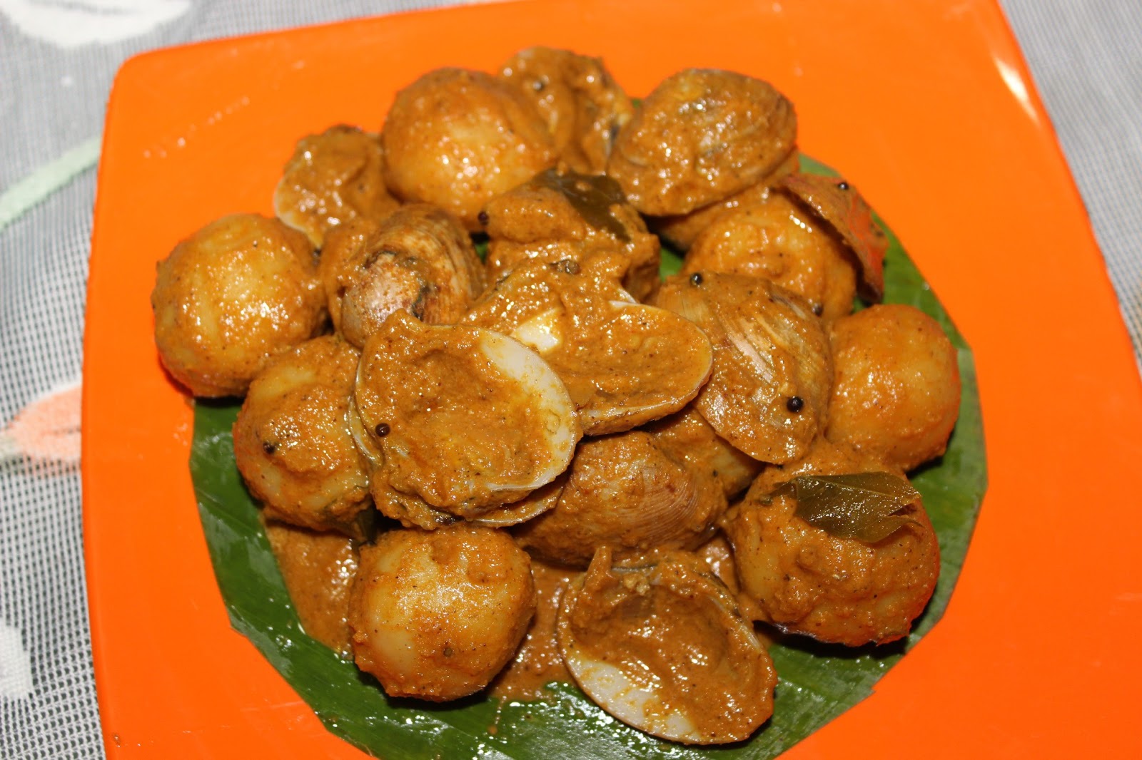 Deepa's Rasoi: Marwai Pundi ( Rice dumplings in clams gravy)