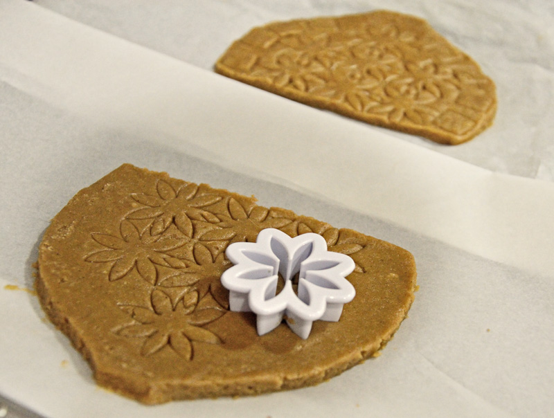 The Hedonista - Recipes: Gingerbread lamp with stained glass