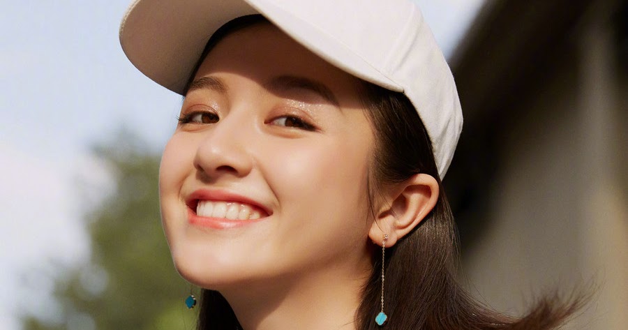 China Entertainment News: Landi Li poses for photo shoot