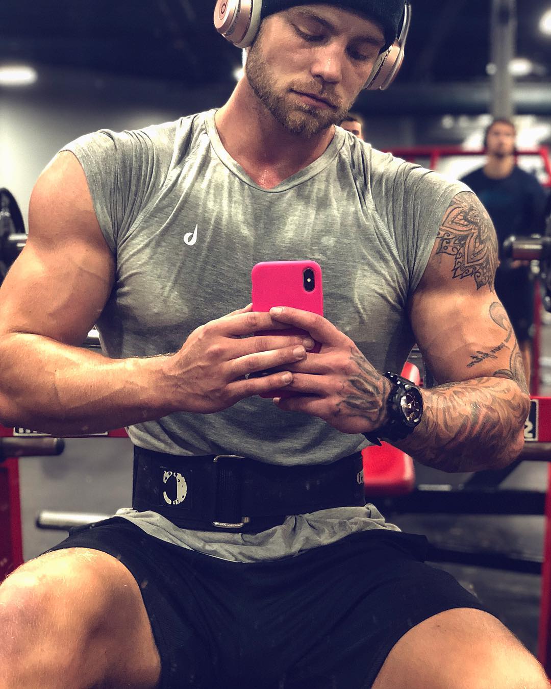 DUSTIN MCNEER: 54 IMÁGENES QUE NOS REGALÓ EN OCTUBRE