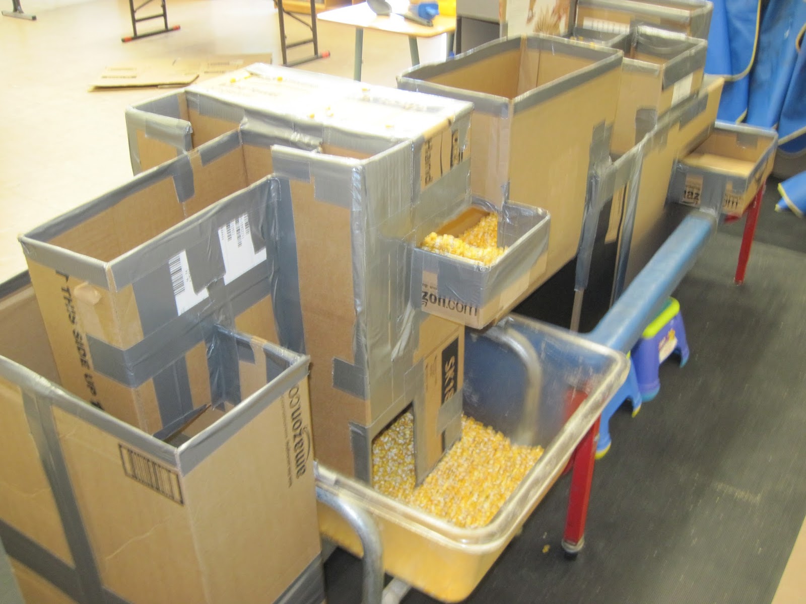 SAND AND WATER TABLES: False bottoms