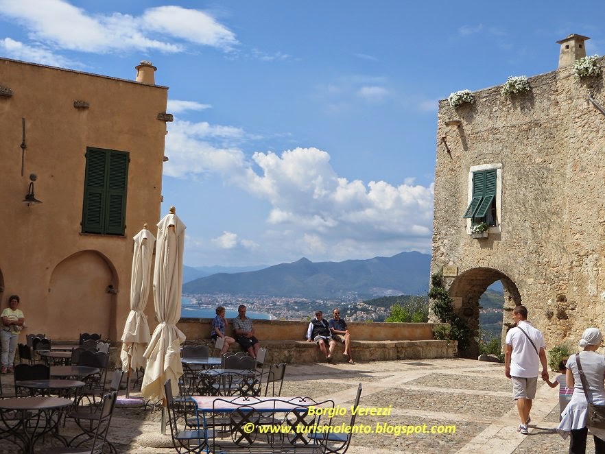 Verezzi, il borgo terrazza sul mare ligure