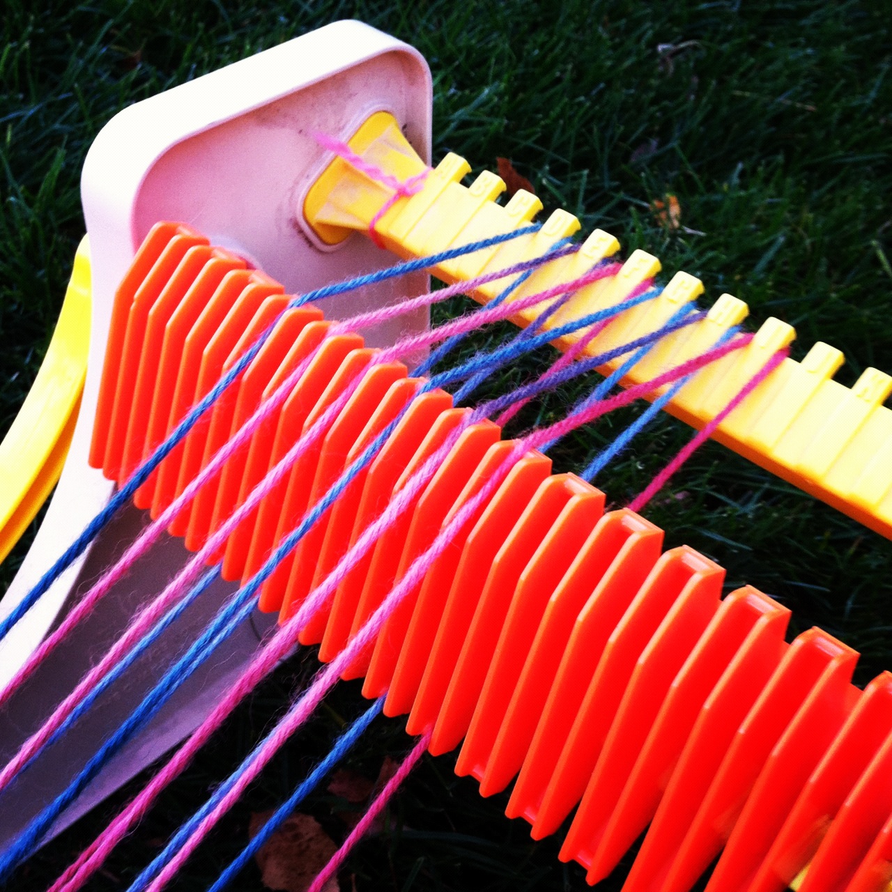 Slate Falls Press: Fisher-Price Loom Set Up Instructions/Tutorial