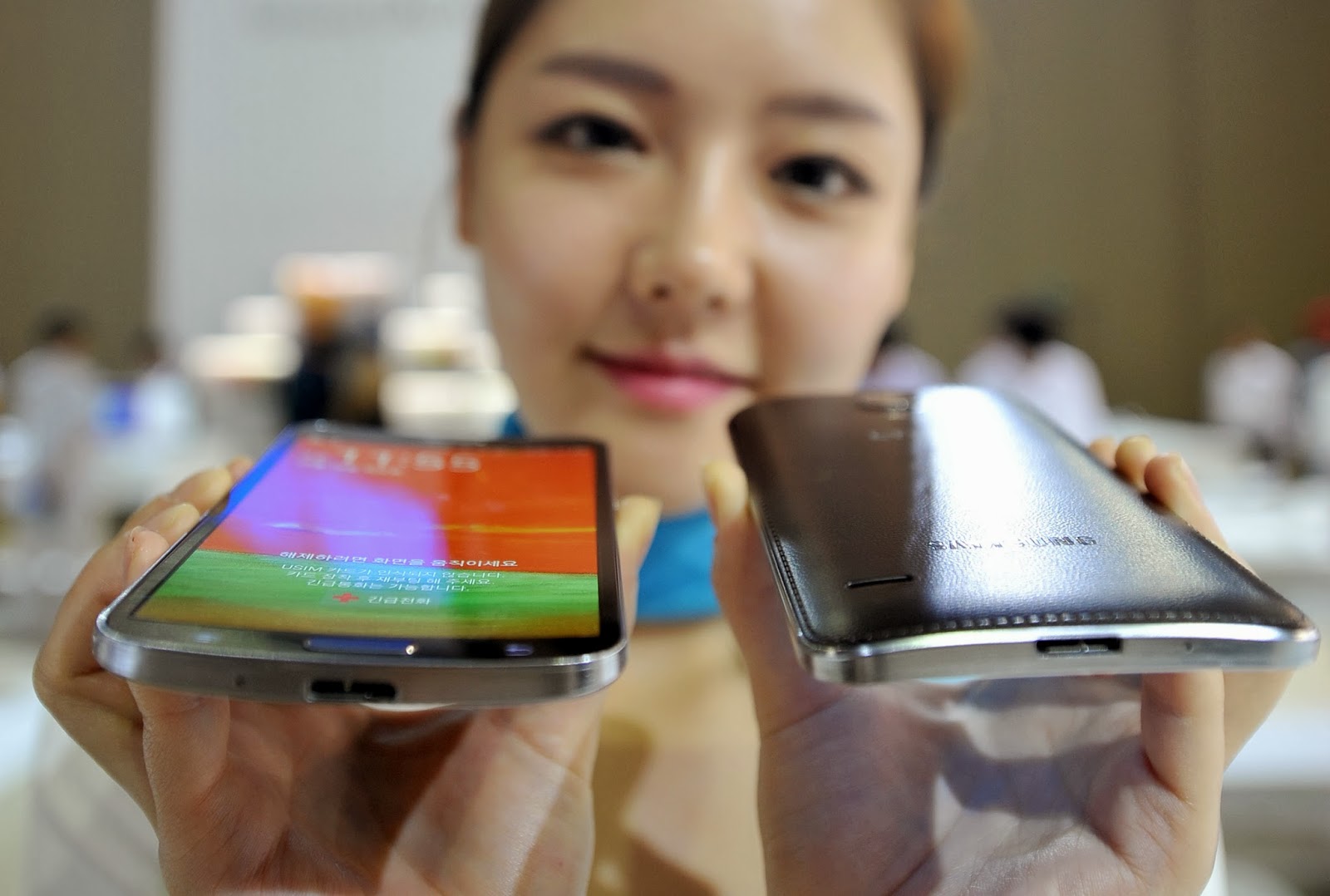 Samsung's first 'curved' smartphone Galaxy Round, a 5.7-inch - Images ...