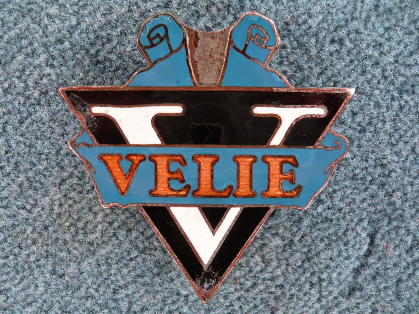 RadiatorEmblems: VELIE / USA