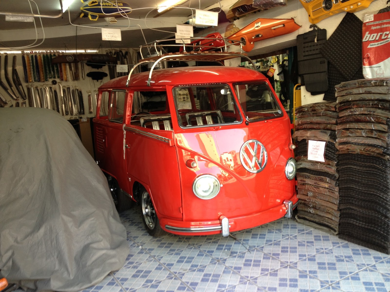 Komboza Nervoza: Segredo 4 rodas - Mini kombi