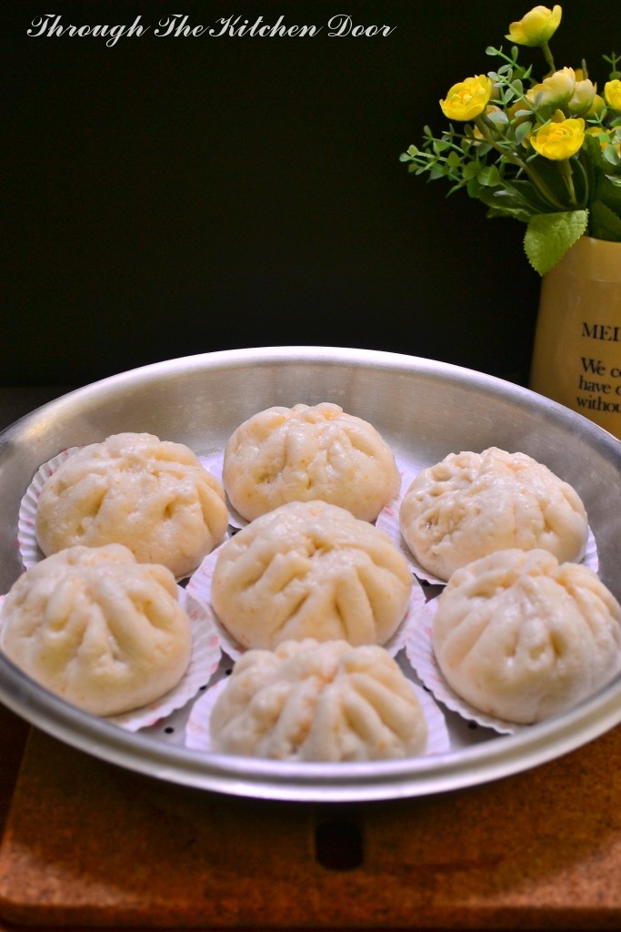 Through The Kitchen Door: Vegetable Steamed Buns ("Choy Pau" 菜包)