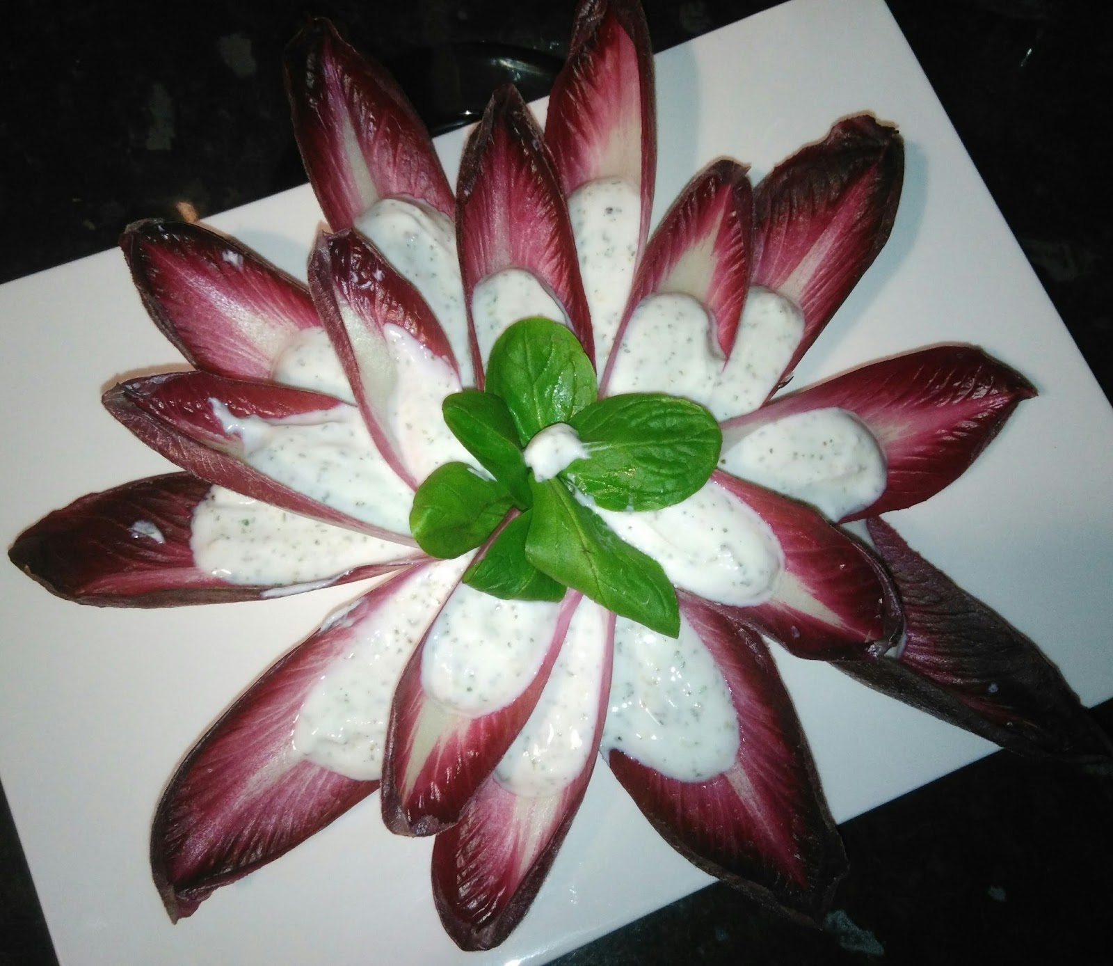 Rosace d'endives rouge au fromage blanc