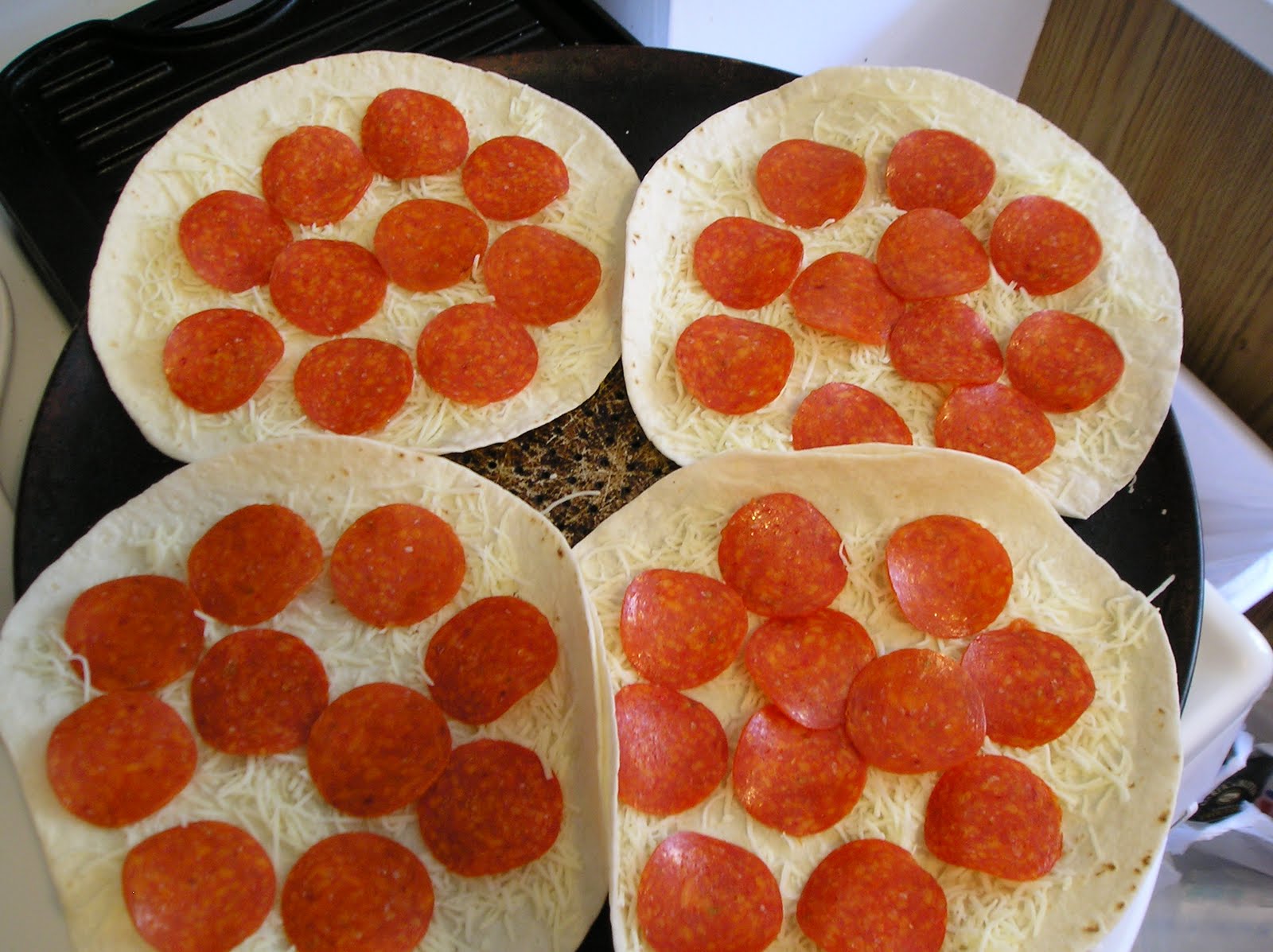 Pepperoni Pizzadillas ~ Edesia's Notebook