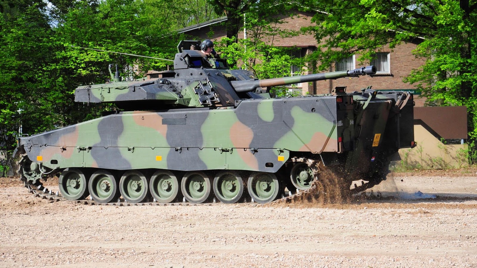 Estonia negocia adquirir blindados usados CV90 a Holanda | Tecnology ...
