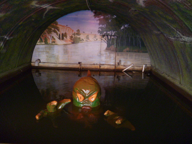 Whereiswitchwae?: Bunyip legend on riverfront @ Murray bridge