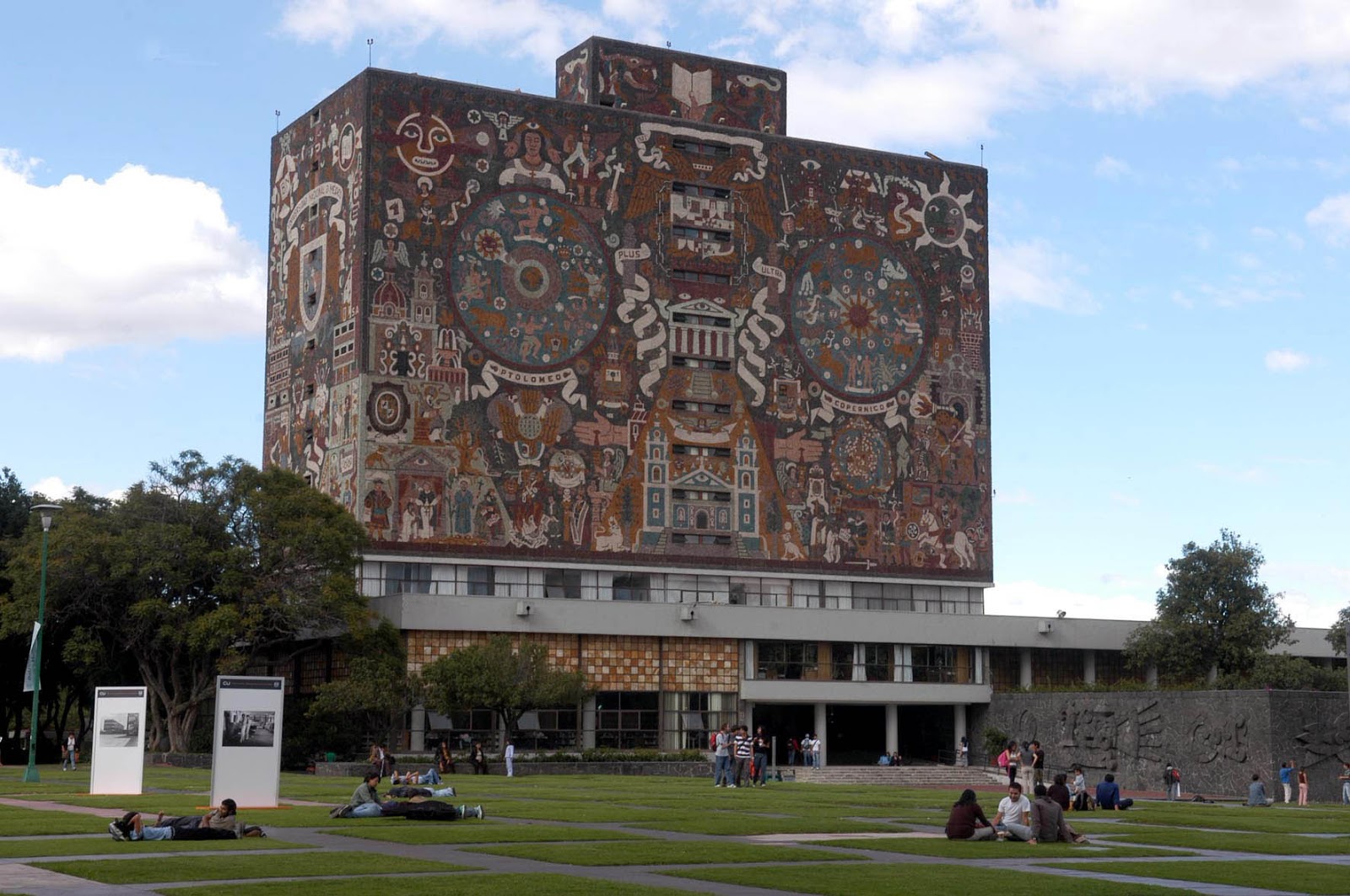 García Juárez Liliana C.: EL ESPACIO EN LA BIBLIOTECA CENTRAL UNAM