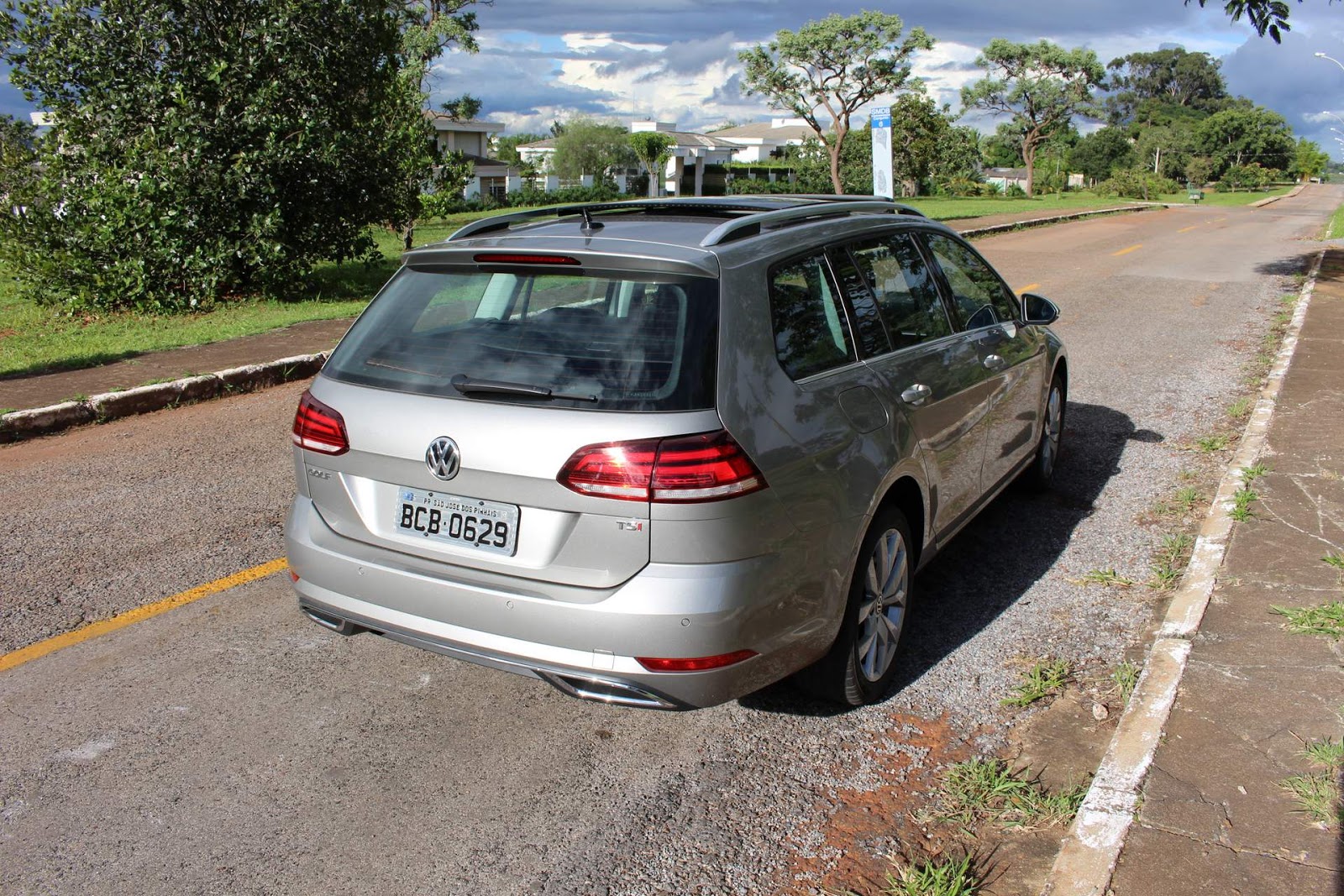 VW Golf Variant Highline 2018: a station premium + acessível