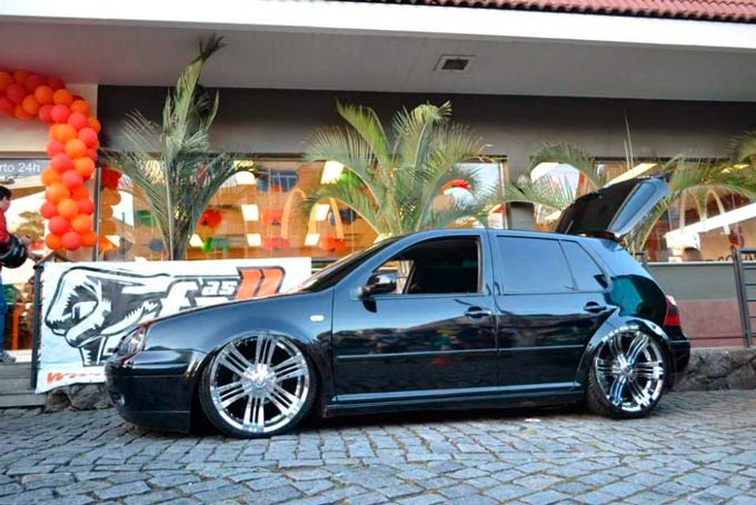 Golf Sapão Rebaixado Rodas 20" + Som - Only Cars