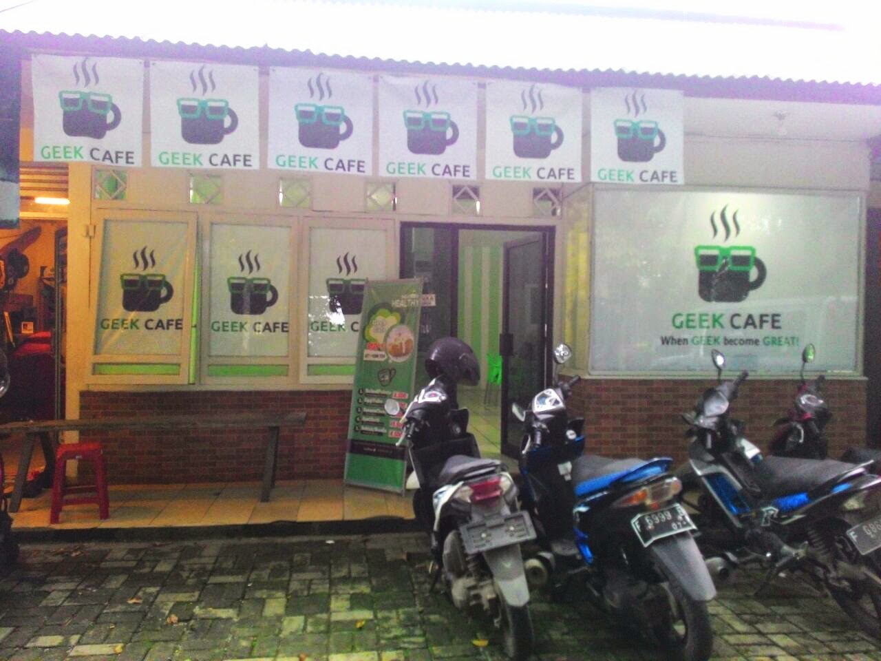 Ichahaha: Kuliner Bogor ( GEEK CAFE )