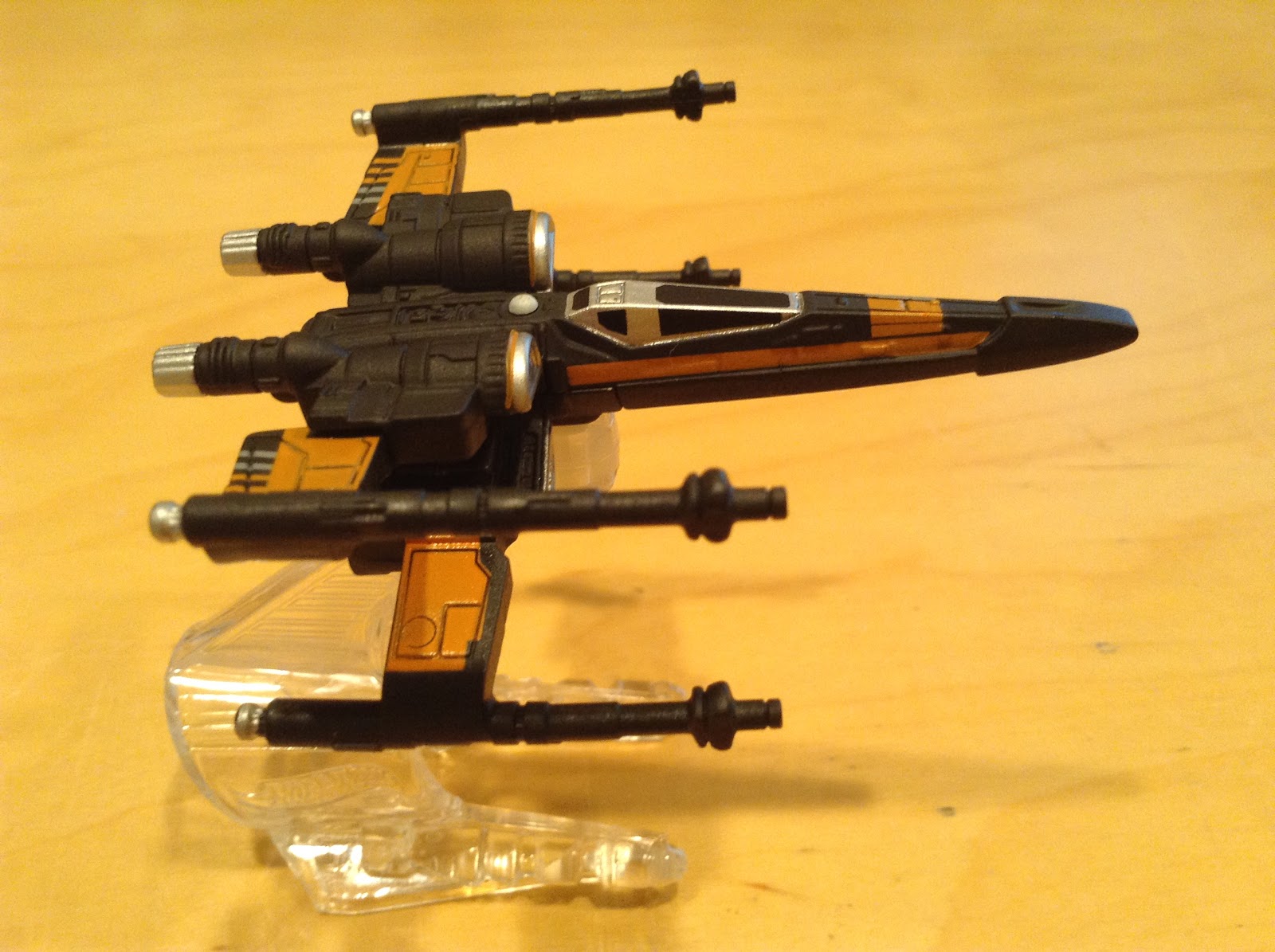 JULIAN'S HOT WHEELS BLOG: Poe's X-Wing Fighter (Black and Orange X-Wing ...