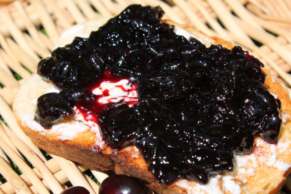 Dulceata de cirese negre dulci