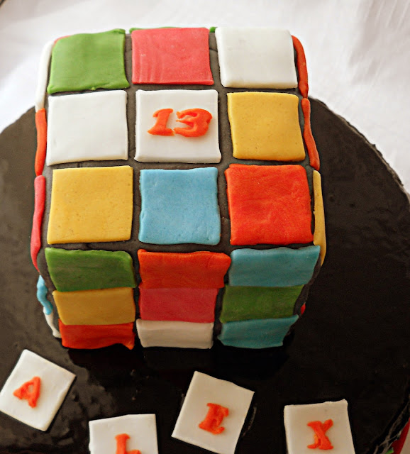 Arome si culori : Tort cub Rubik