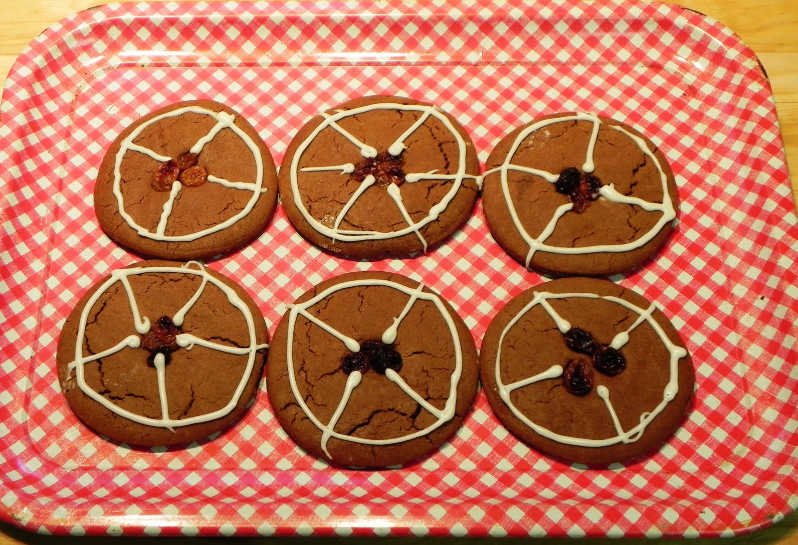 The Iowa Housewife: Molasses Wagon Wheels