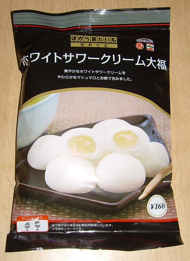 Japanese Snack Reviews: Sunkus/Circle K White Sour Cream Daifuku