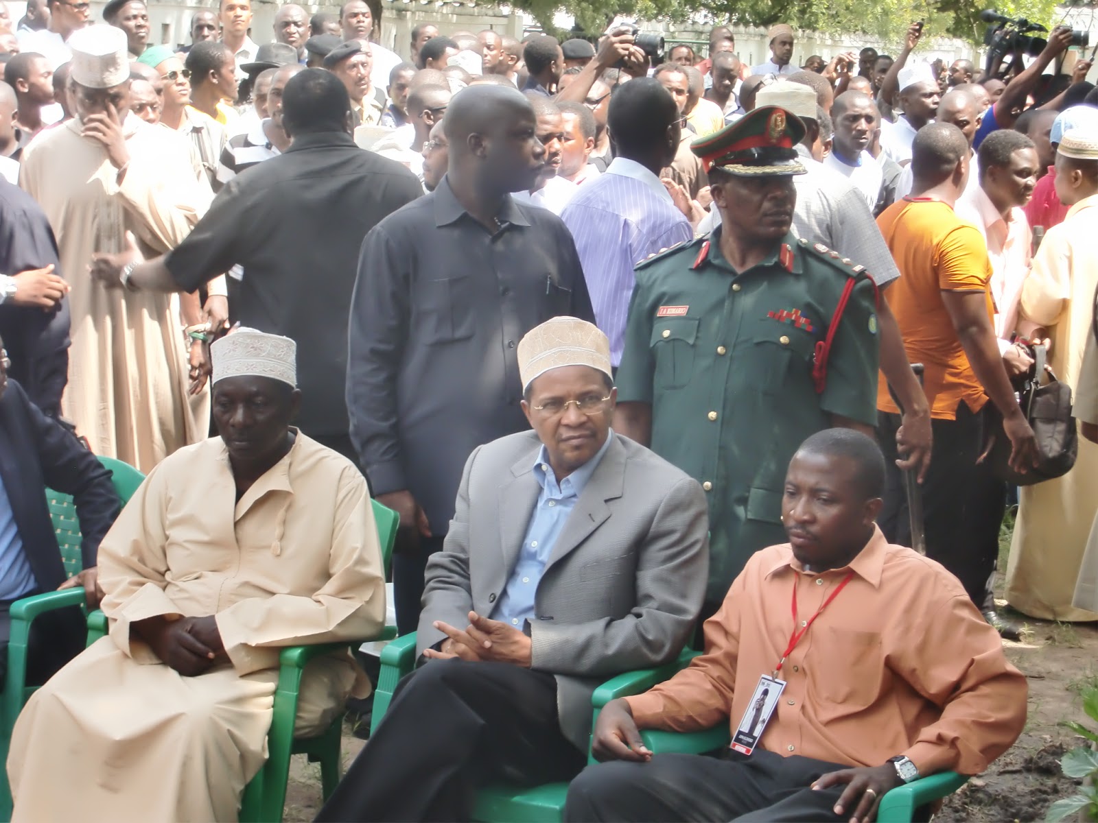 STRAIKA: TAZAMA MAPICHA YA KABURI LA SAJUKI NA 'FULL' MAPICHA YA ...