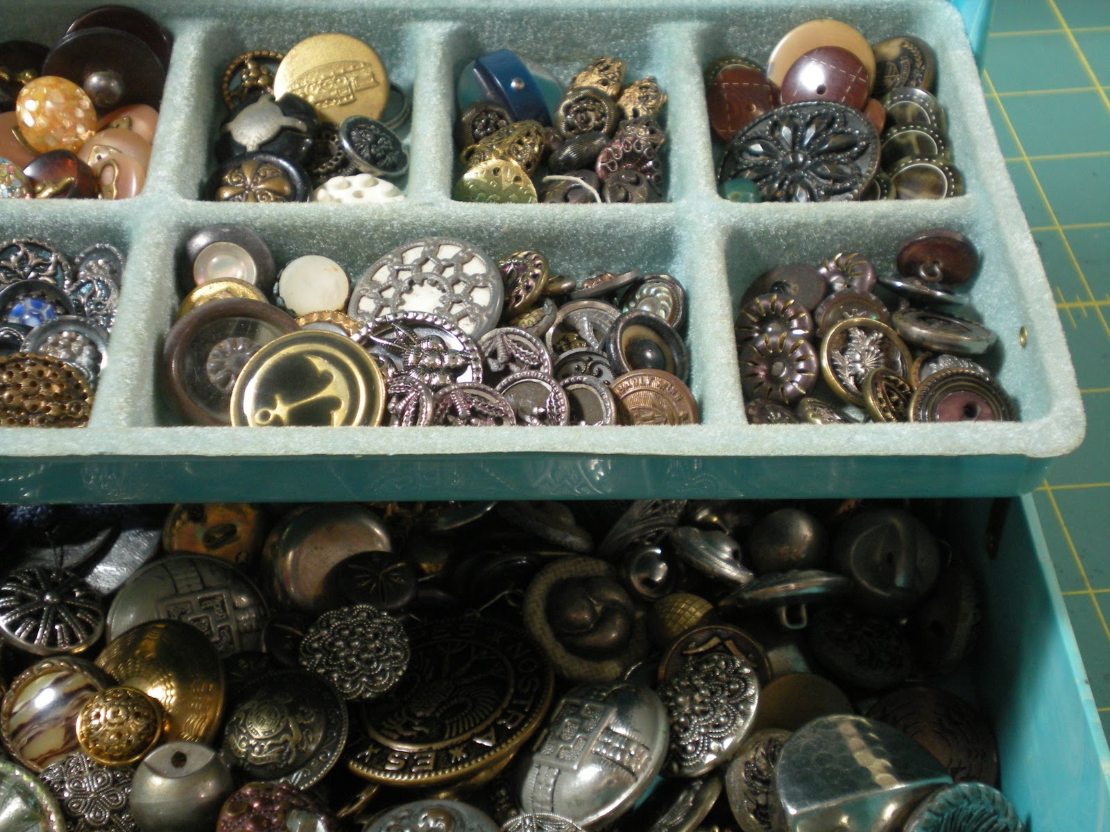kluless: Vintage Metal Button Collection