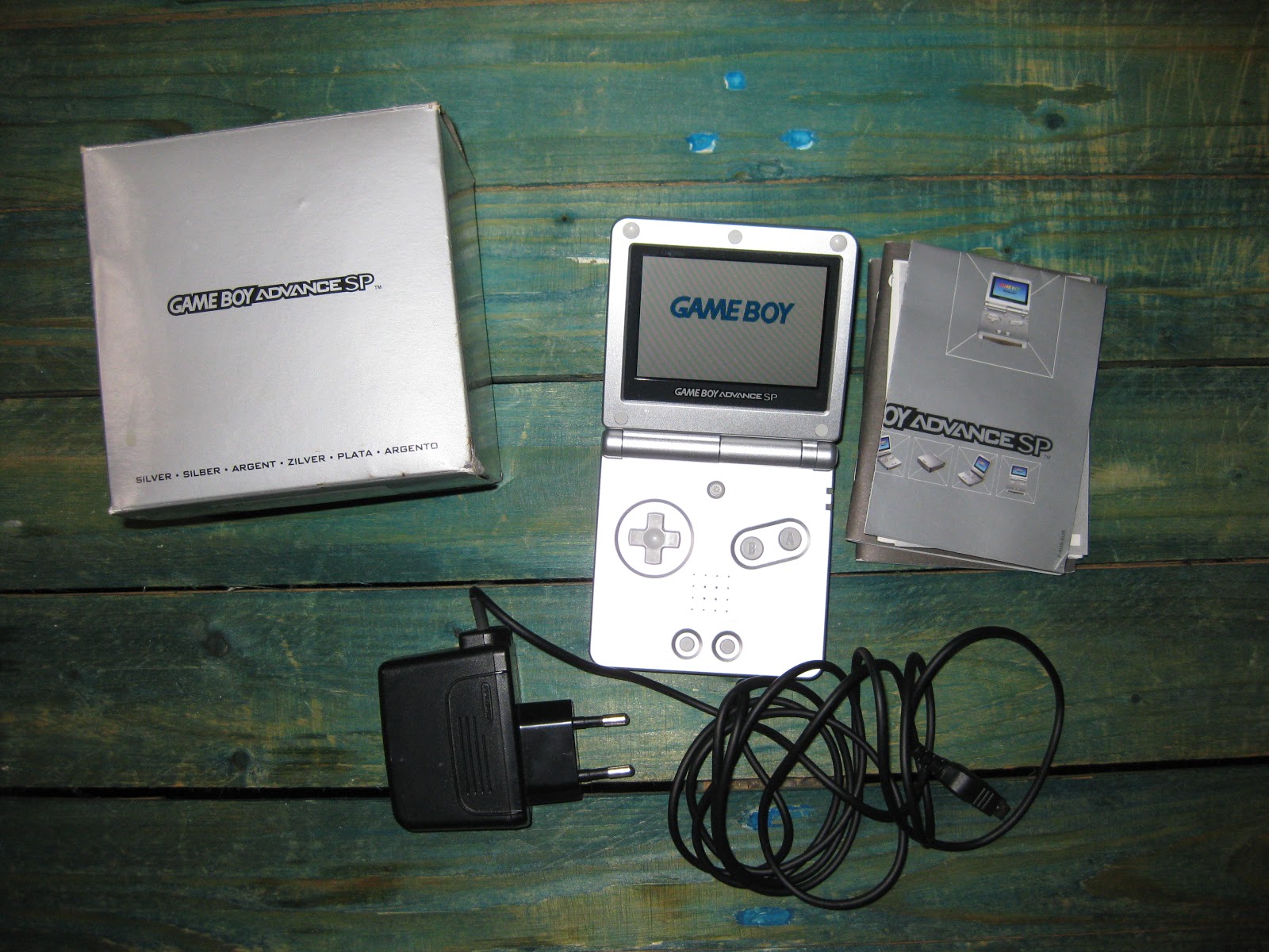LUD1970 PHOTOS: NINTENDO GAME BOY ADVANCE SP SILVER + 4 GIOCHI