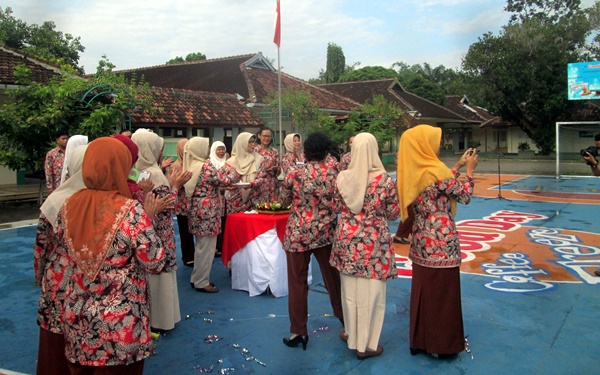 PENGUSAHA MUSLIM YOGYAKARTA: HUT SMP N 3 GAMPING YG KE -34 SLEMAN ...