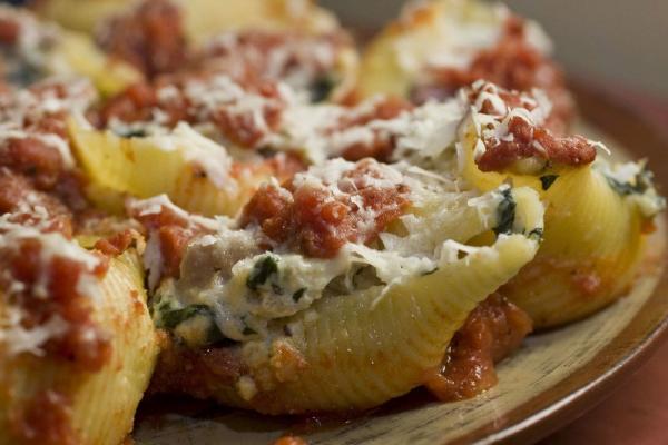 The Nummy Little Blog: Sausage and Cottage Cheese Stuffed Shells Casserole
