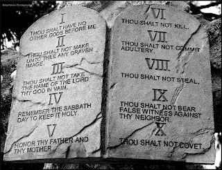 IDEAS UNLIMITED: THE TEN COMMANDMENTS - Puzzle - Exodus 20:3-6