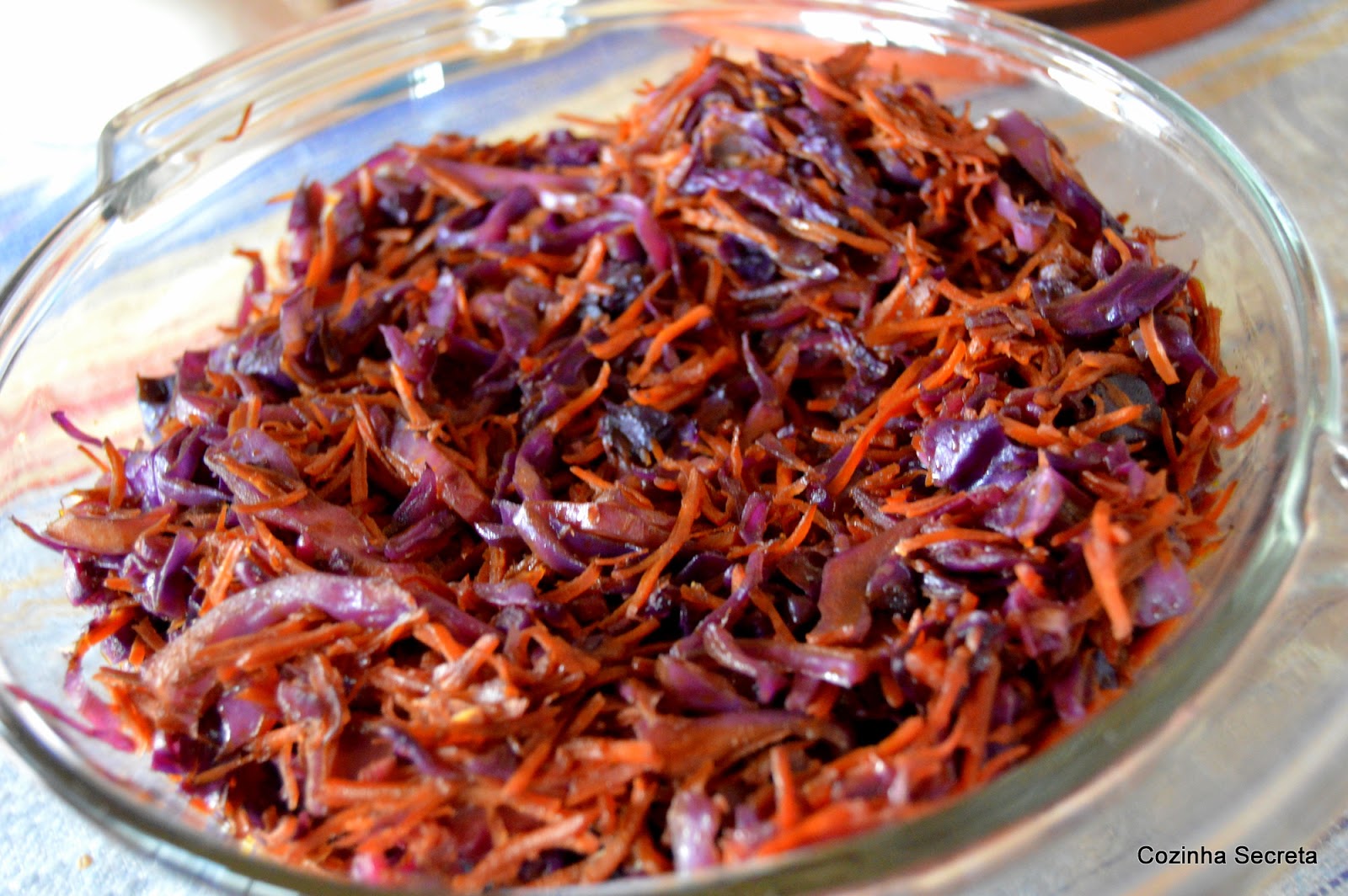 Cozinha Secreta: Couve Roxa e Cenoura Salteada