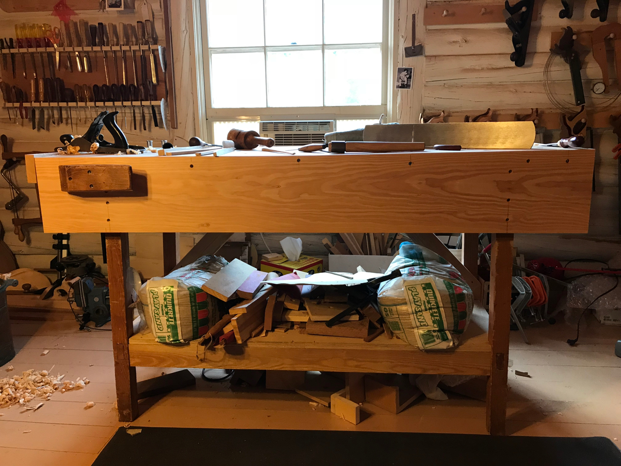 An Unorthodox Nicholson-Style Workbench
