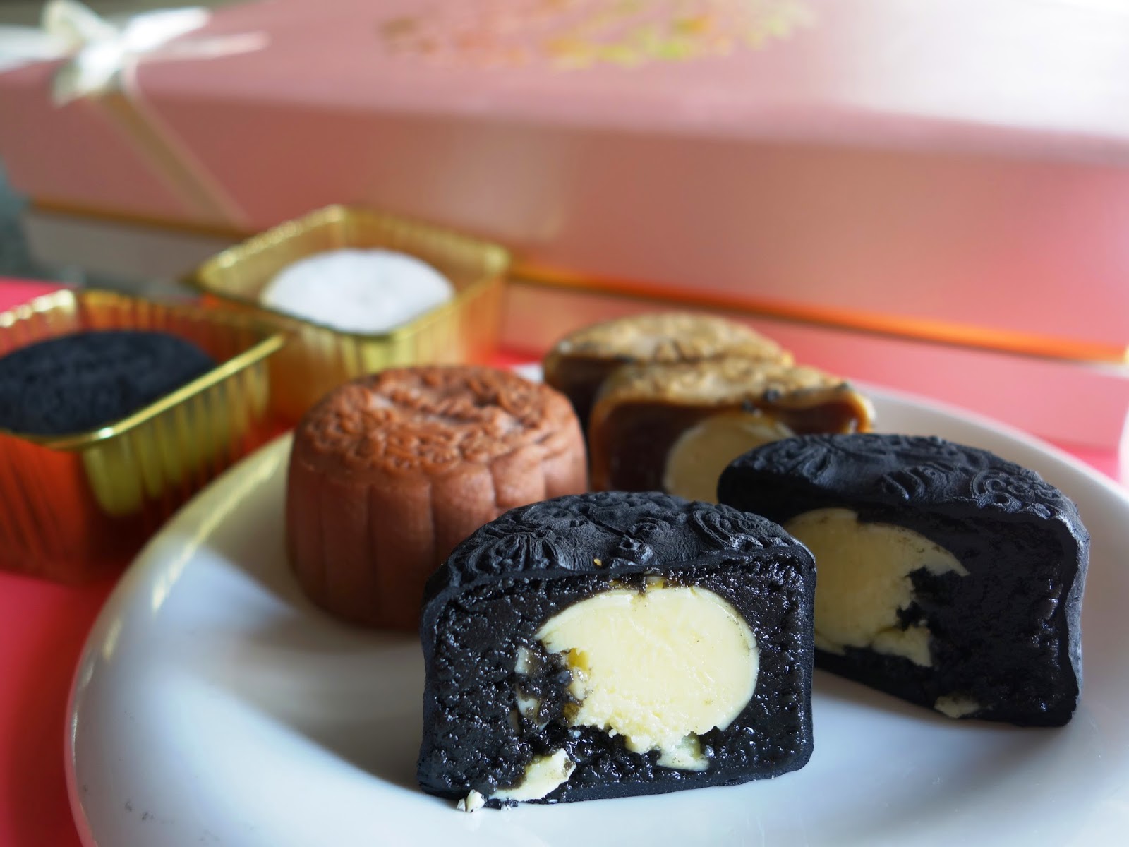 PinkyPiggu: BreadTalk's Mooncake Collection 2014 ~ Dance To A Dazzling ...